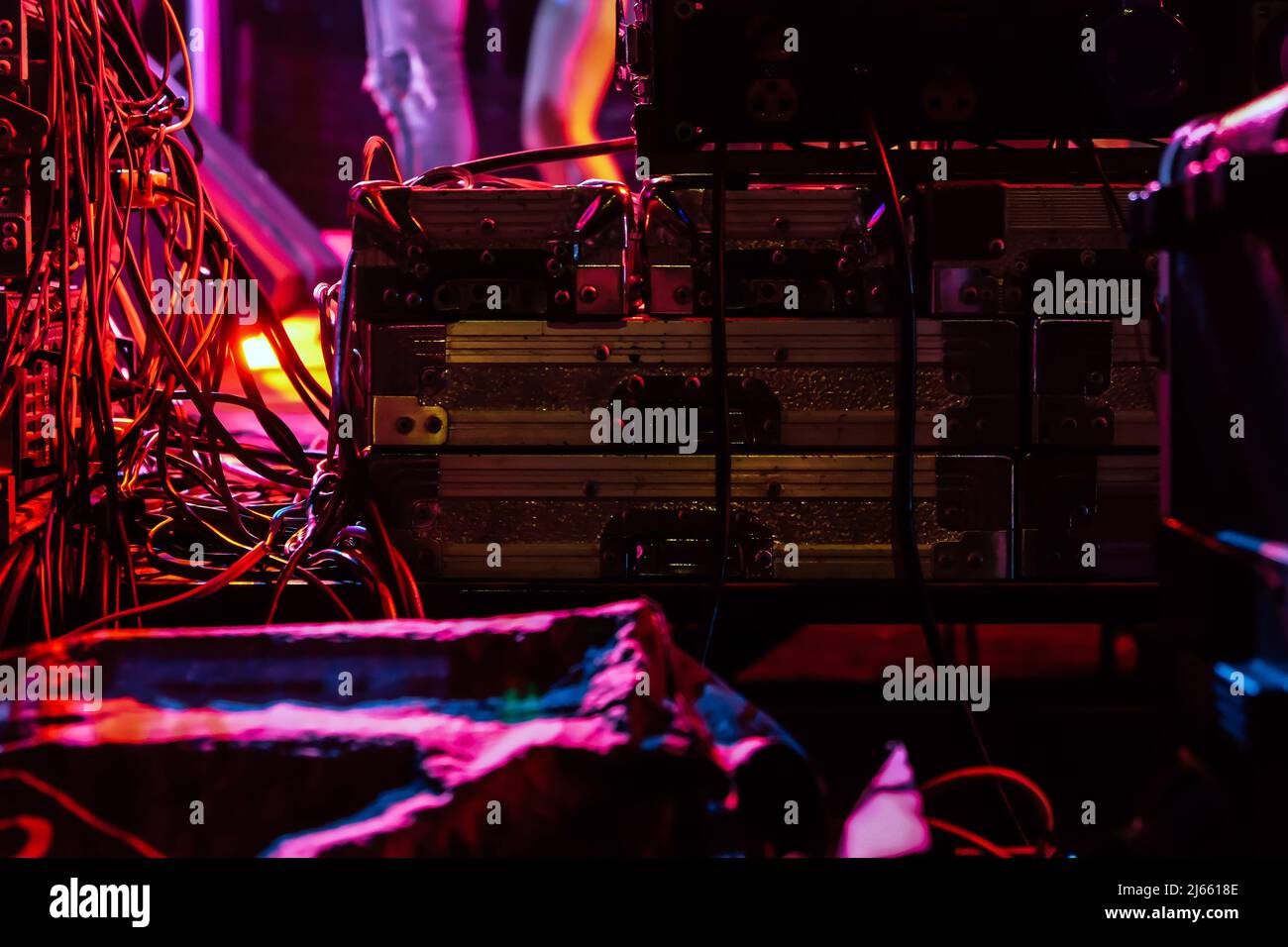Behind stage concert hi-res stock photography and images - Alamy