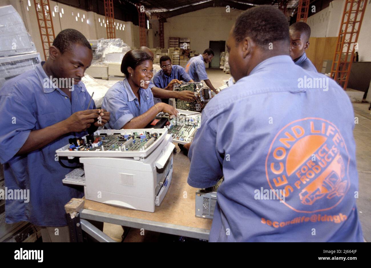 Ghana, Accra; people working on second-hand computers Stock Photo - Alamy