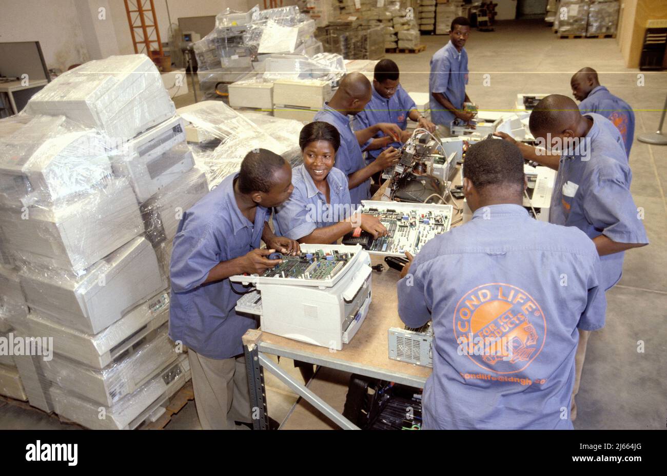 Ghana, Accra; people working on second-hand computers Stock Photo - Alamy