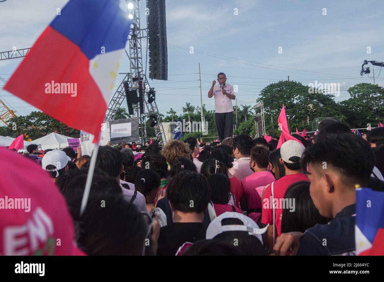 Senatorial candidate Sonny Matula addresses thousands supporters during ...