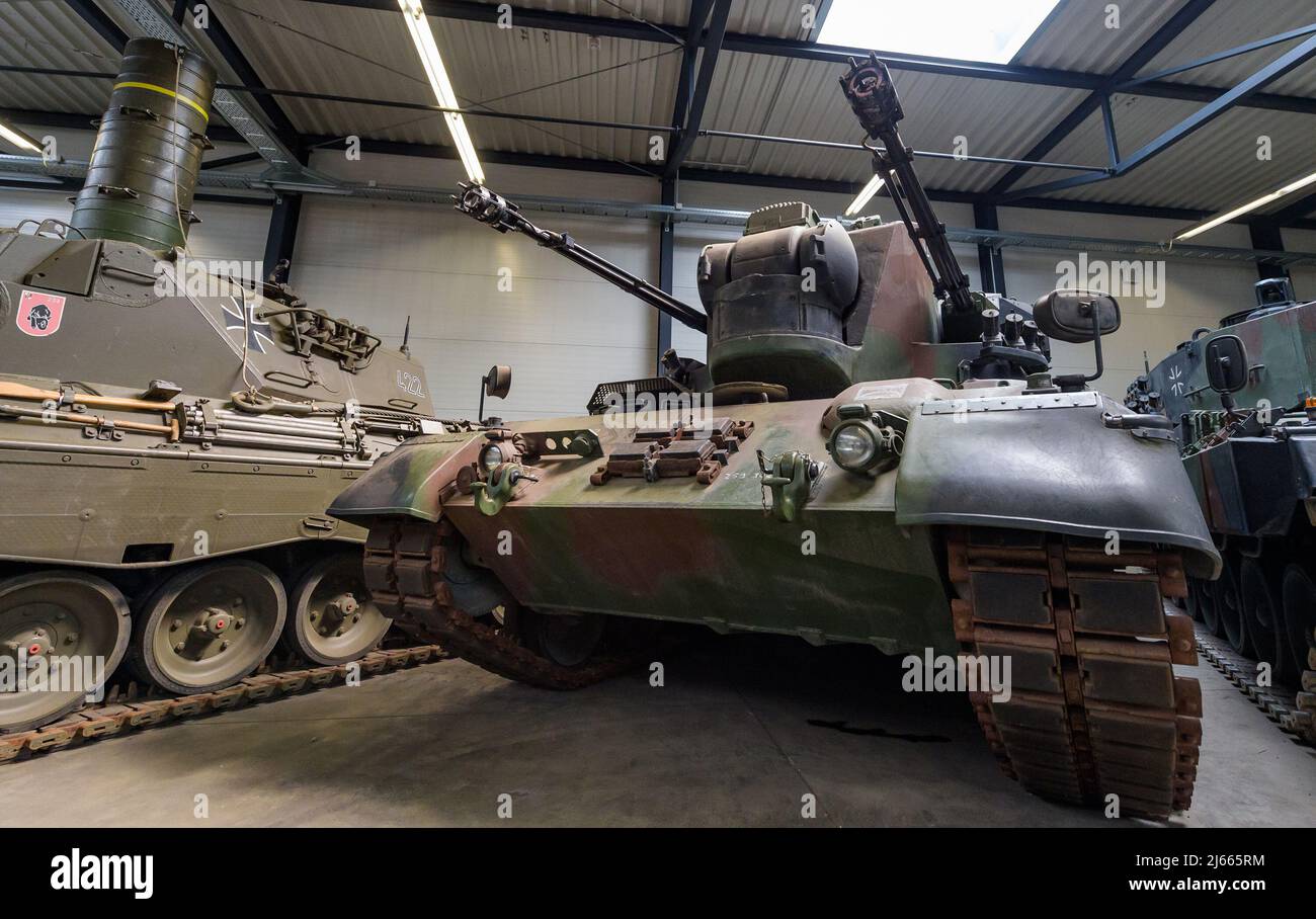 Munster, Germany. 28th Apr, 2022. A German Army Gepard anti-aircraft ...