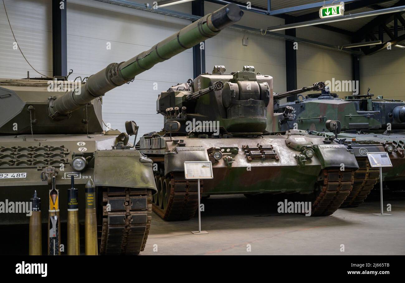Munster, Germany. 28th Apr, 2022. A German Army Gepard anti-aircraft ...