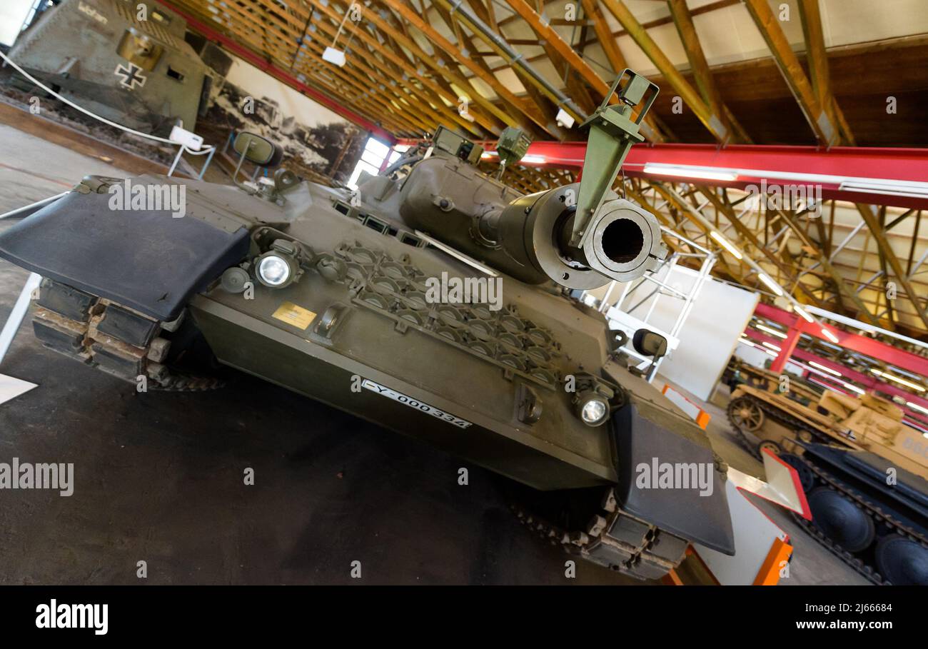 Munster, Germany. 28th Apr, 2022. A German Army Leopard 1A5 main battle ...
