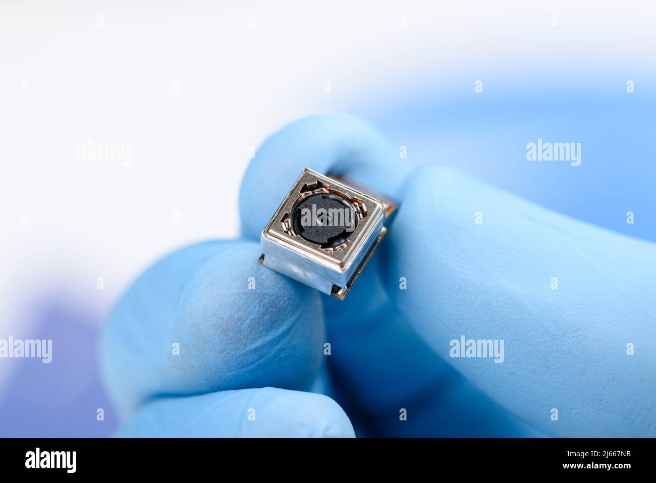 Smartphone single camera module in scientist hands Stock Photo - Alamy