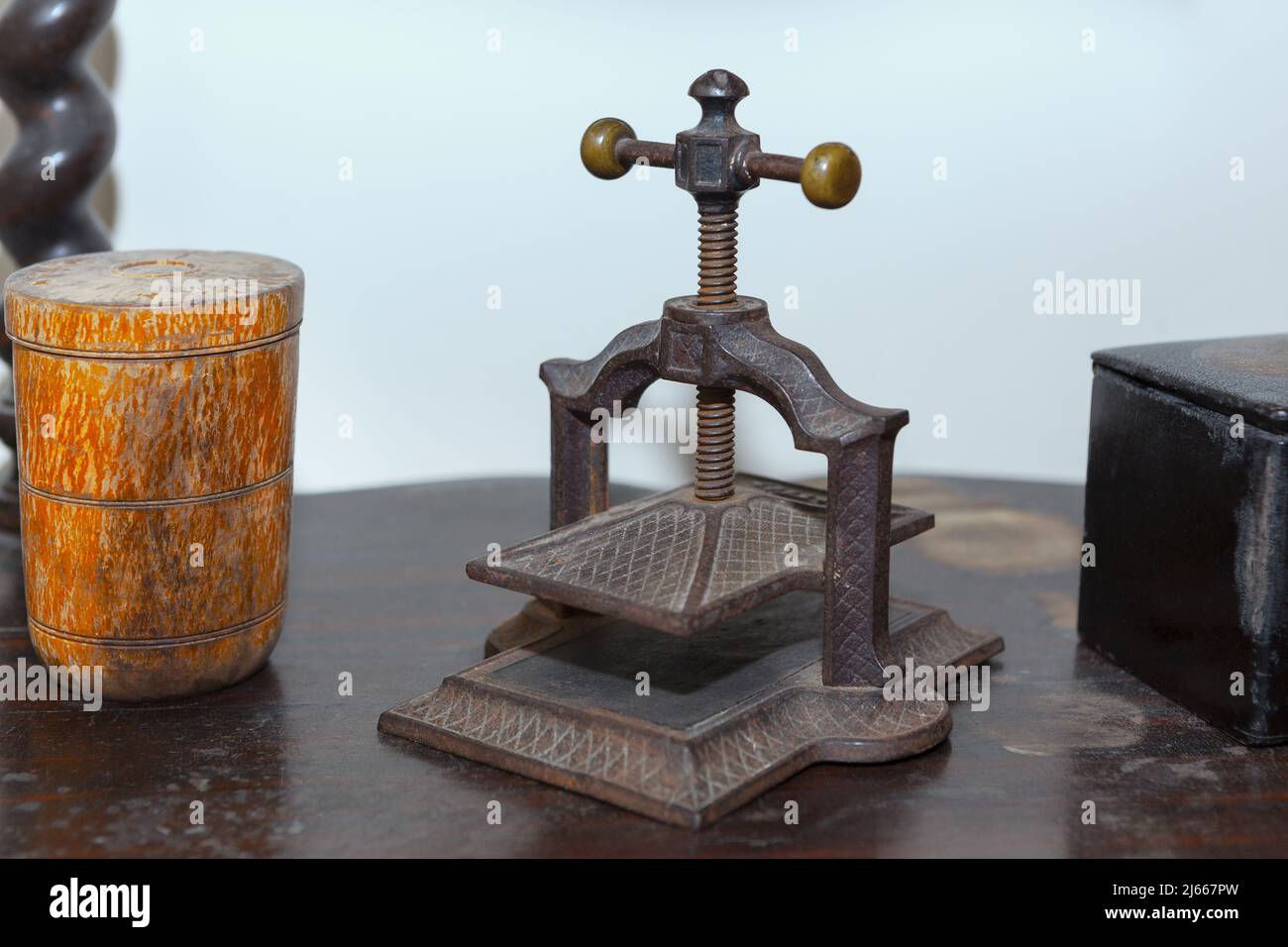 Vise with screw mechanism . Vintage bench vise Stock Photo - Alamy