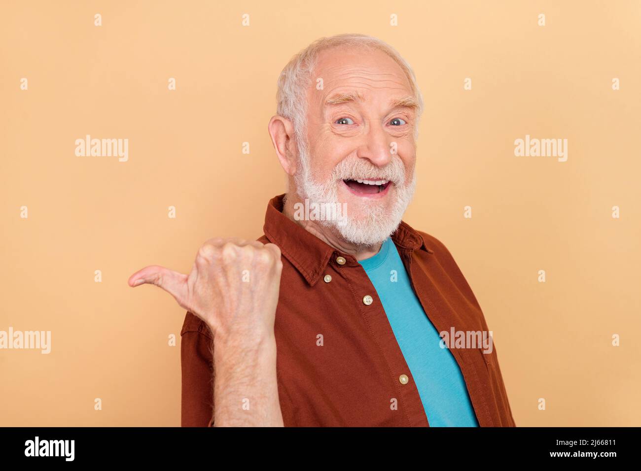 Photo of impressed elder grey hairdo man index promo wear outfit ...