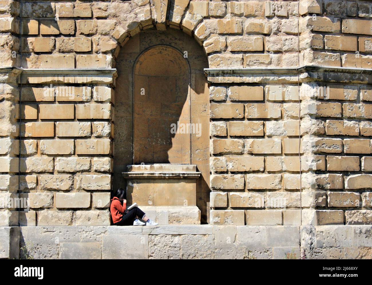 Woman reading stone building hi-res stock photography and images - Alamy