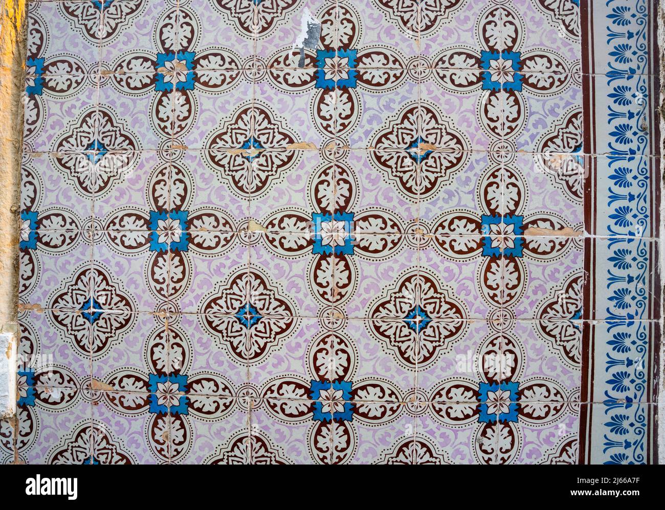Old authentic tiled wall hi-res stock photography and images - Alamy