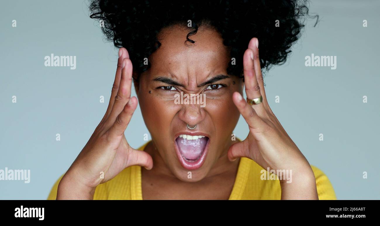 Portrait angry black woman yelling at camera Stock Photo - Alamy