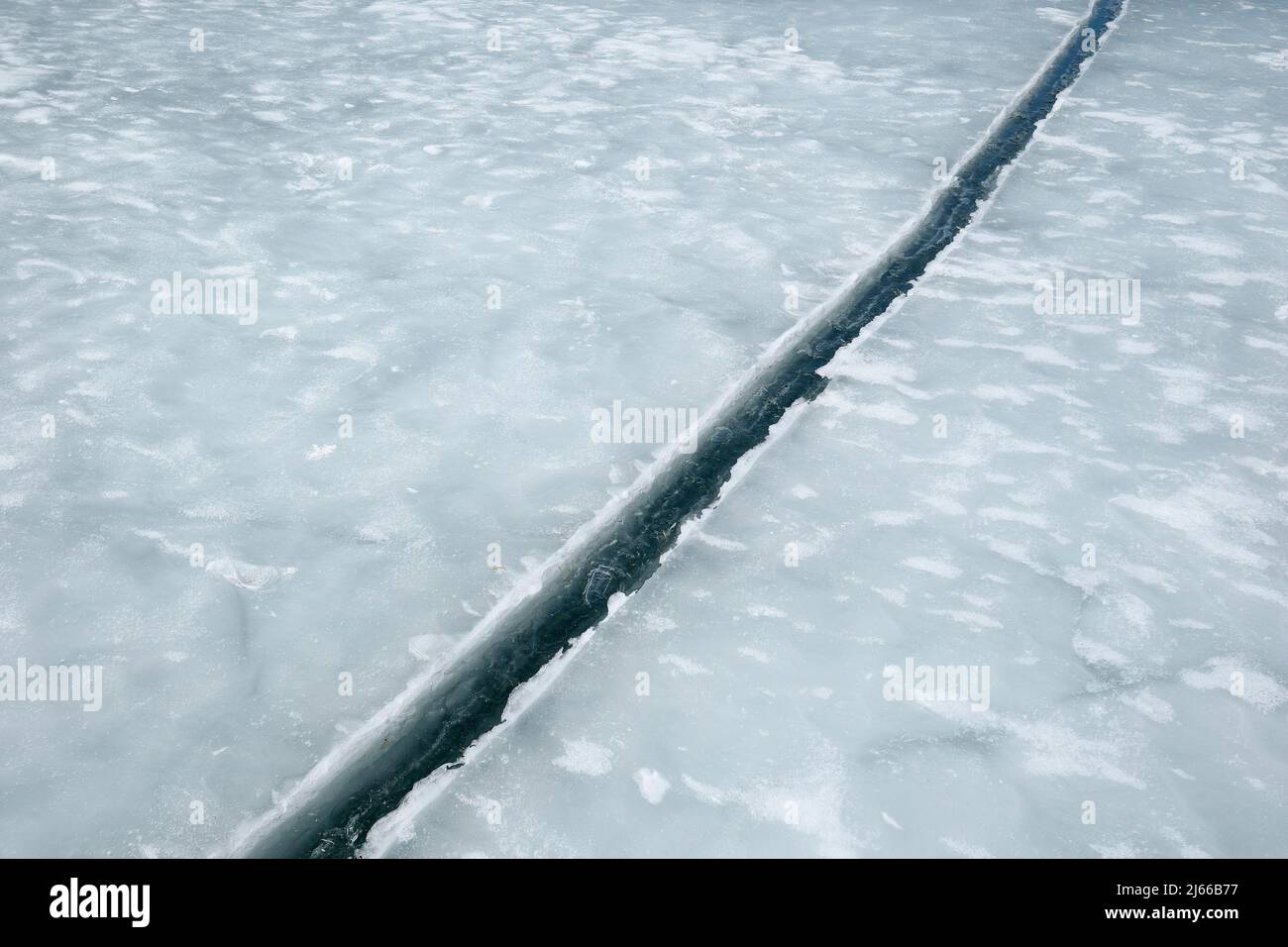 Crack of ice hi-res stock photography and images - Alamy