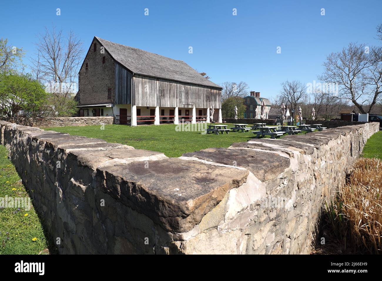 Spring barn hi-res stock photography and images - Alamy