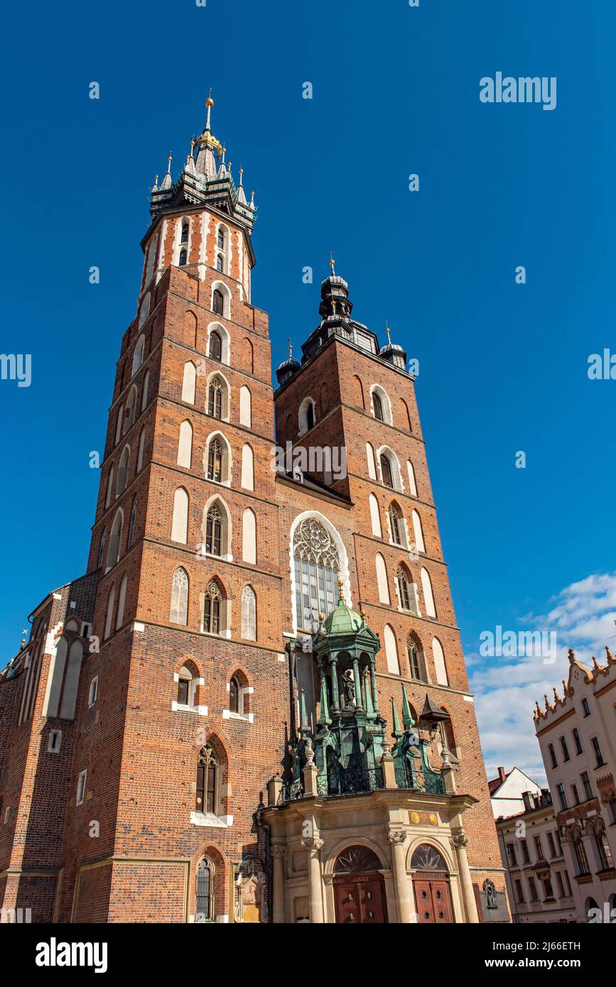 St. Mary's Basilica, Main Square, Rynek Glowny, Krakow, Poland Stock Photo - Alamy