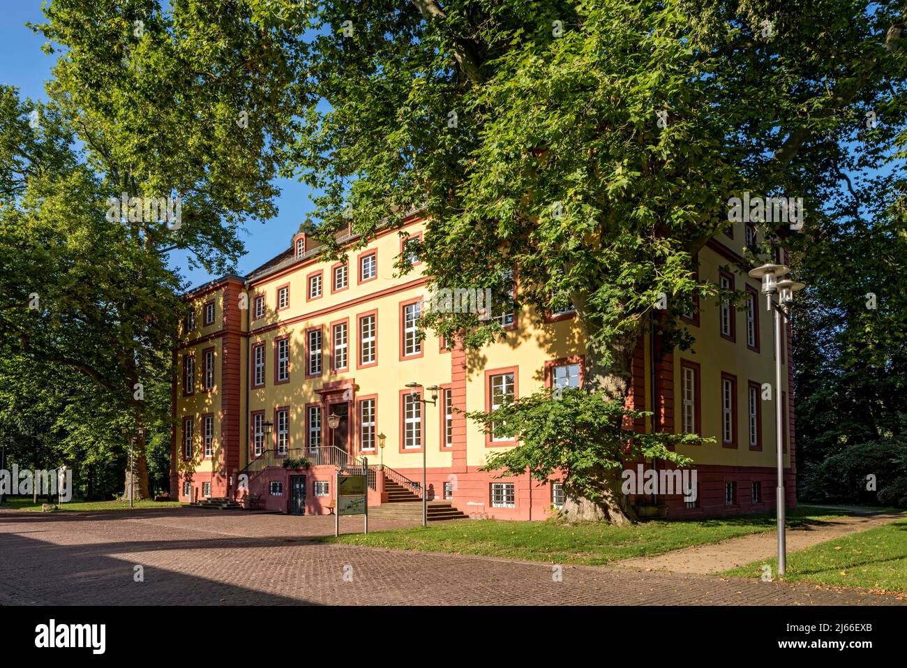Barockes Schloss Hallenburg, ehemalige Residenz der Grafen von Schlitz ...