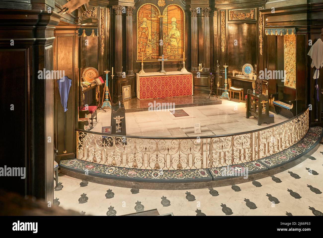 Altar at St Clement Dane's church, the RAF memorial church to their ...
