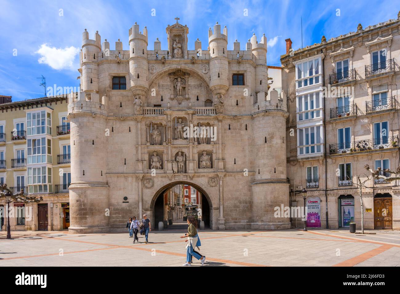 Arco de santa maria gate hi-res stock photography and images - Alamy