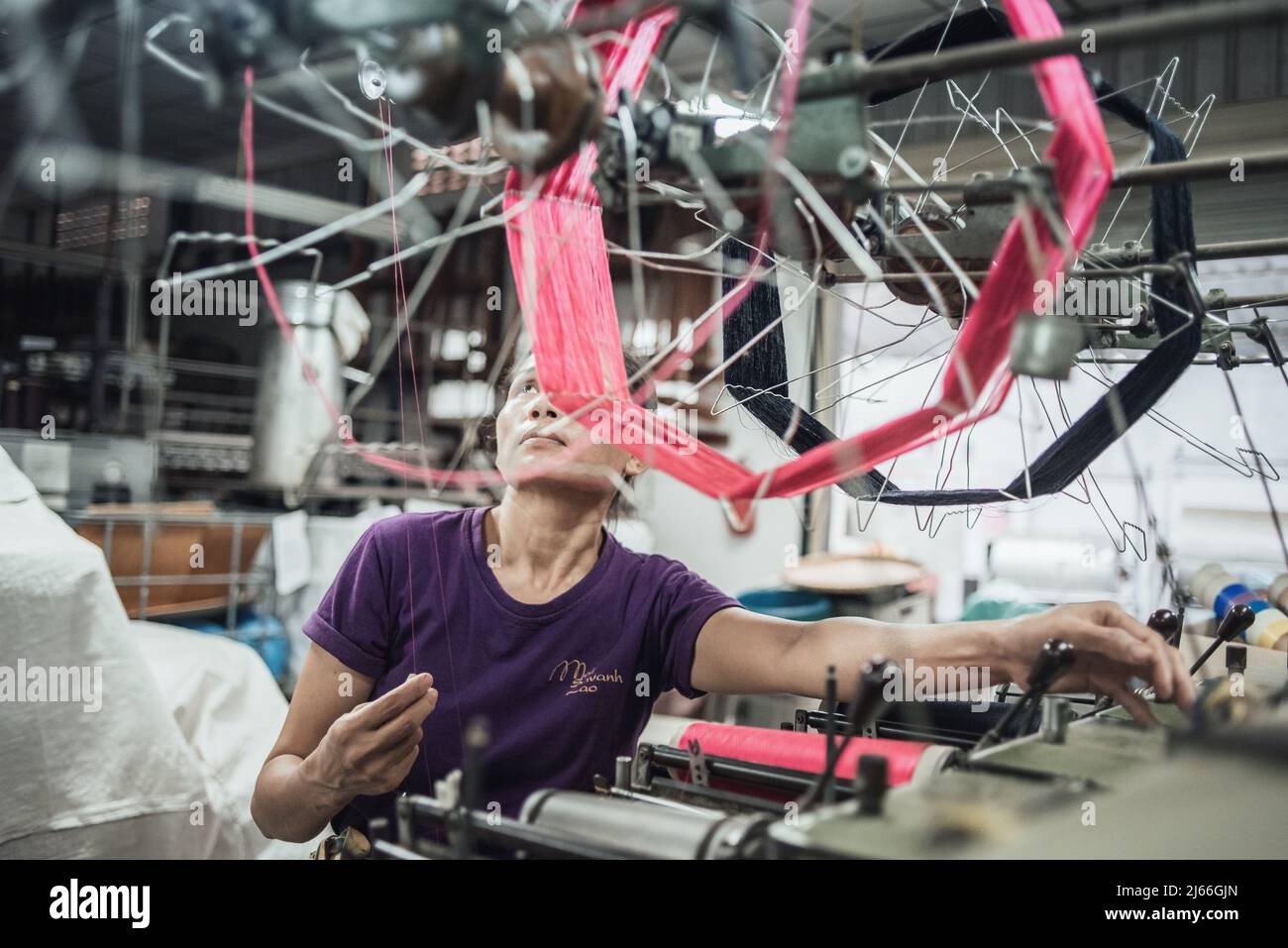 Silk weaving process at the Mai Savanh Lao workshop in Vientiane, Laos Stock Photo - Alamy