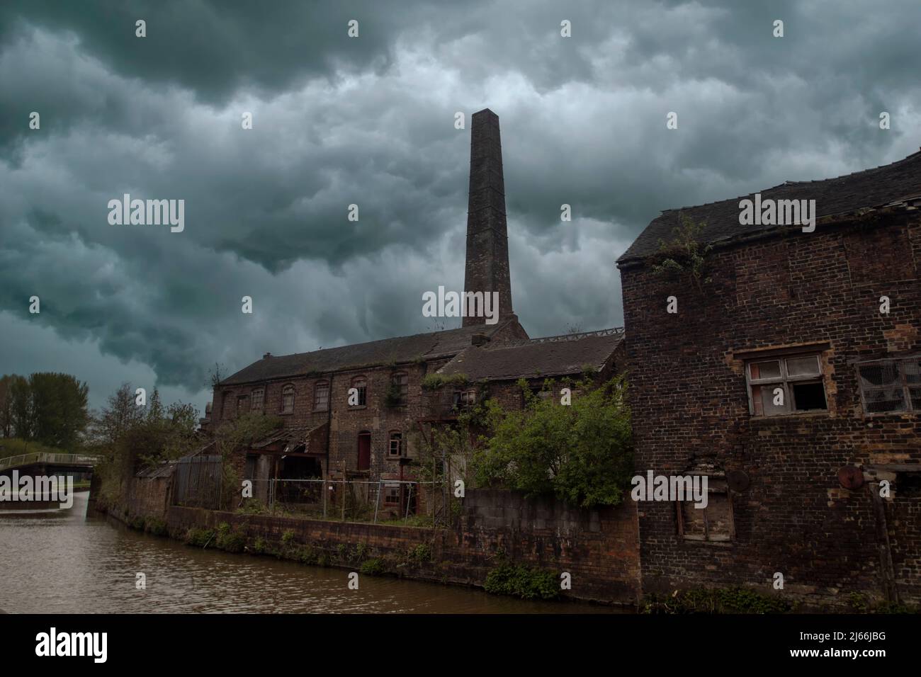 Abandoned factories hi-res stock photography and images - Alamy