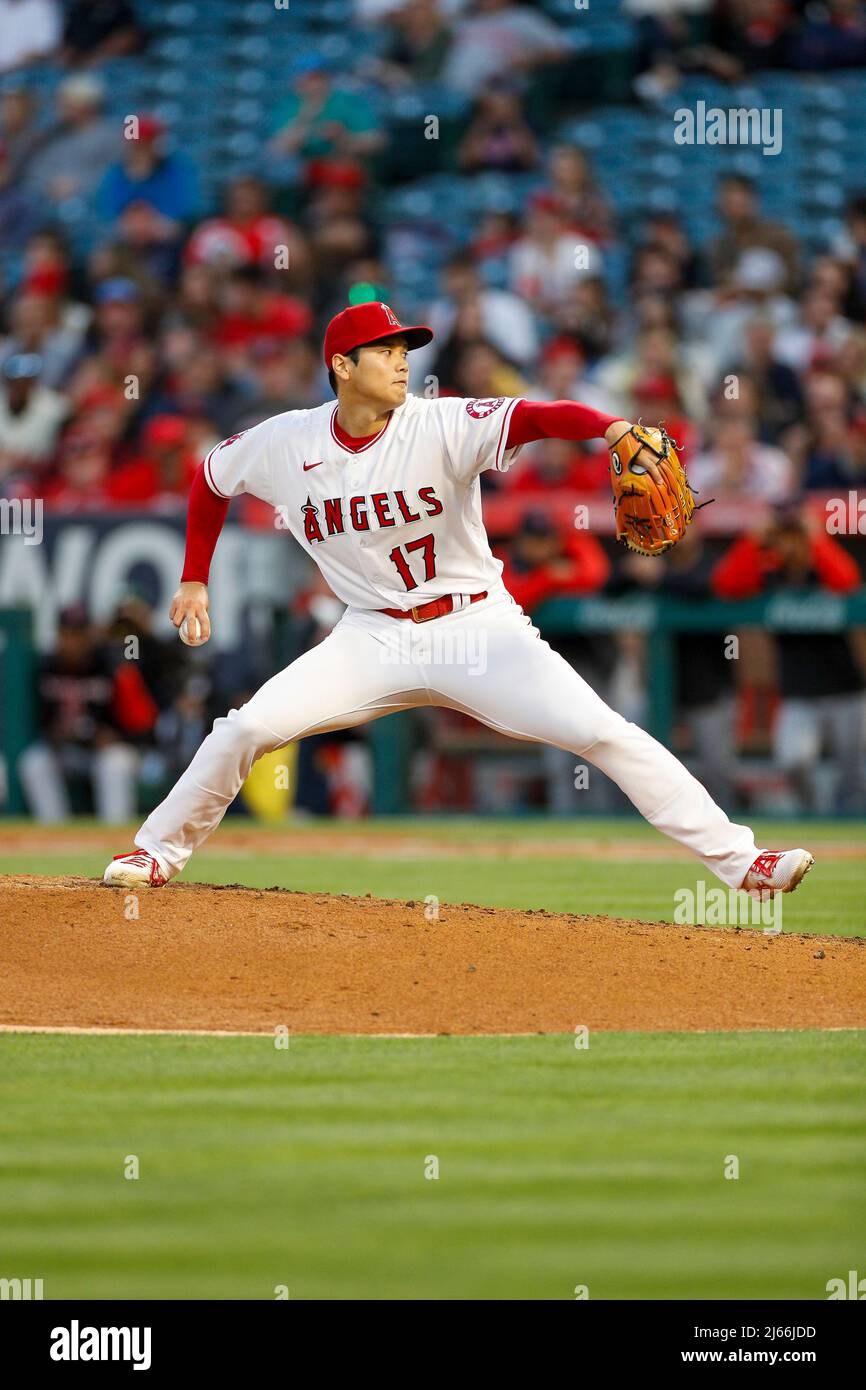 Los Angeles Angels pitcher Shohei Ohtani (17) pitches the ball during ...