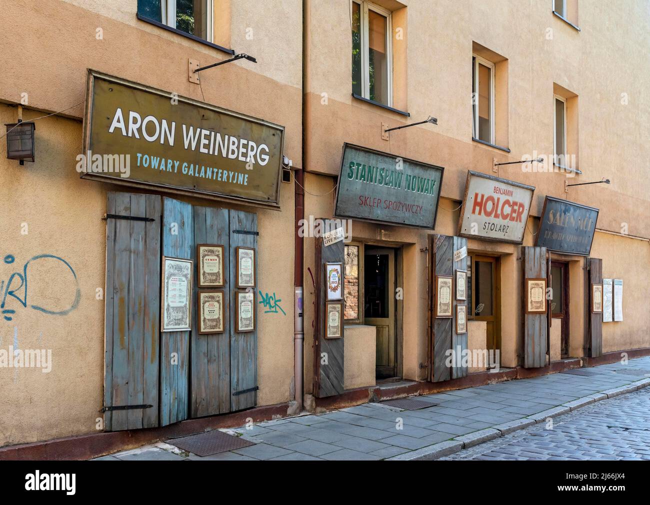 Traditional shop fronts hi-res stock photography and images - Alamy