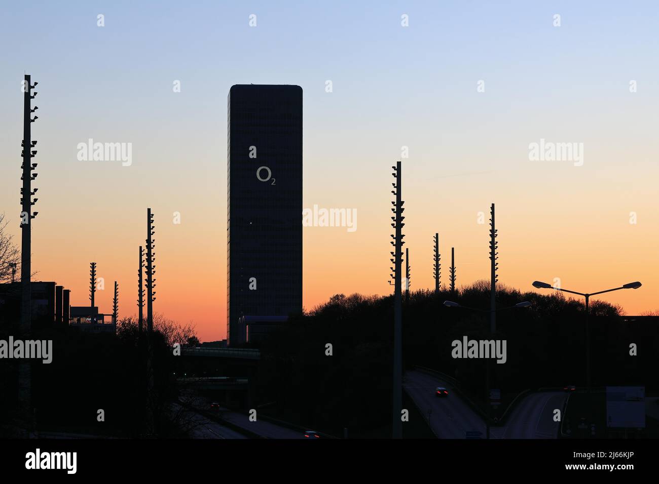 O2 Tower vor Abendrot, Muenchen, Oberbayern, Bayern, Deutschland Stock ...