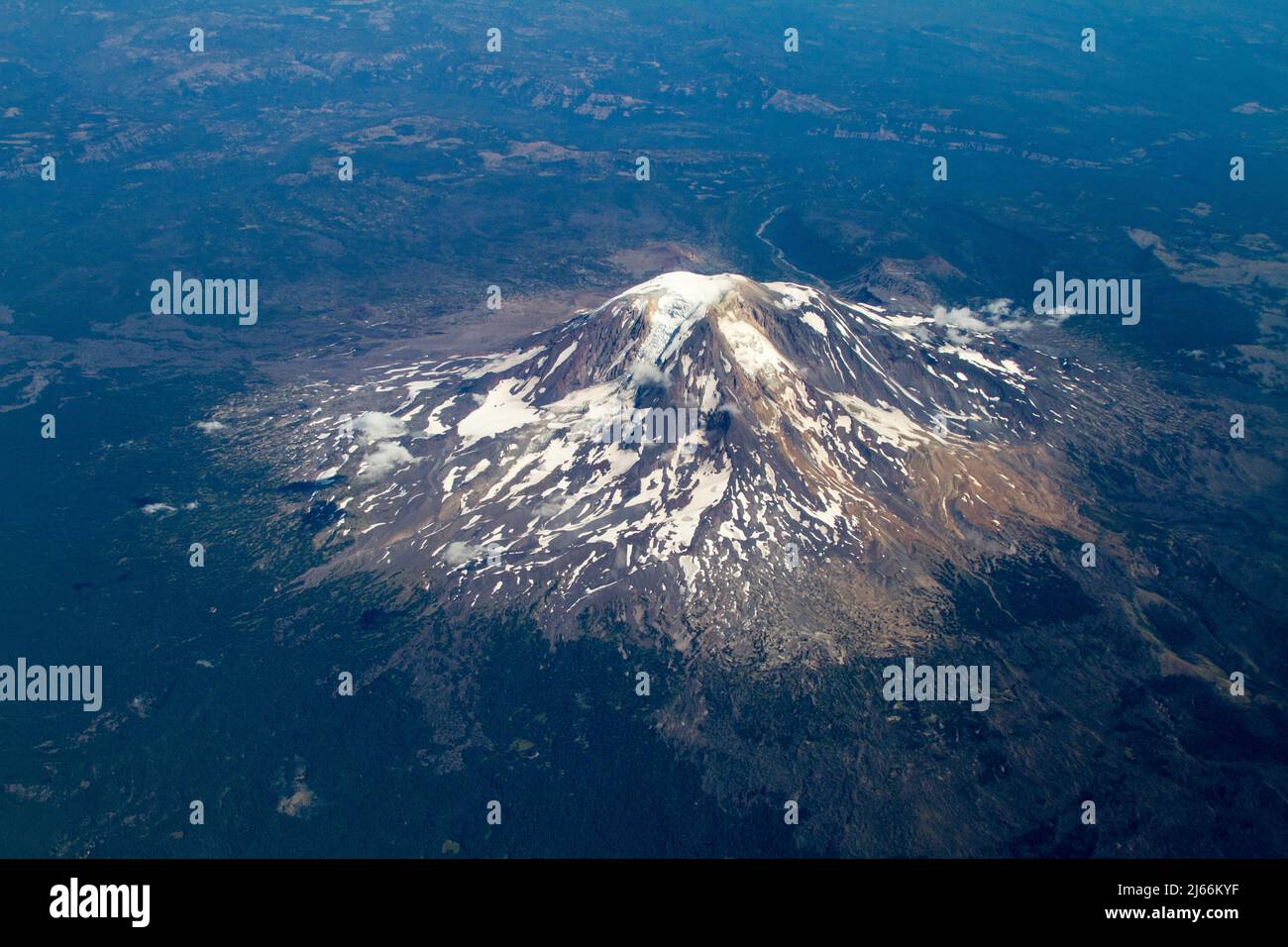 Mt adams volcano hi-res stock photography and images - Alamy