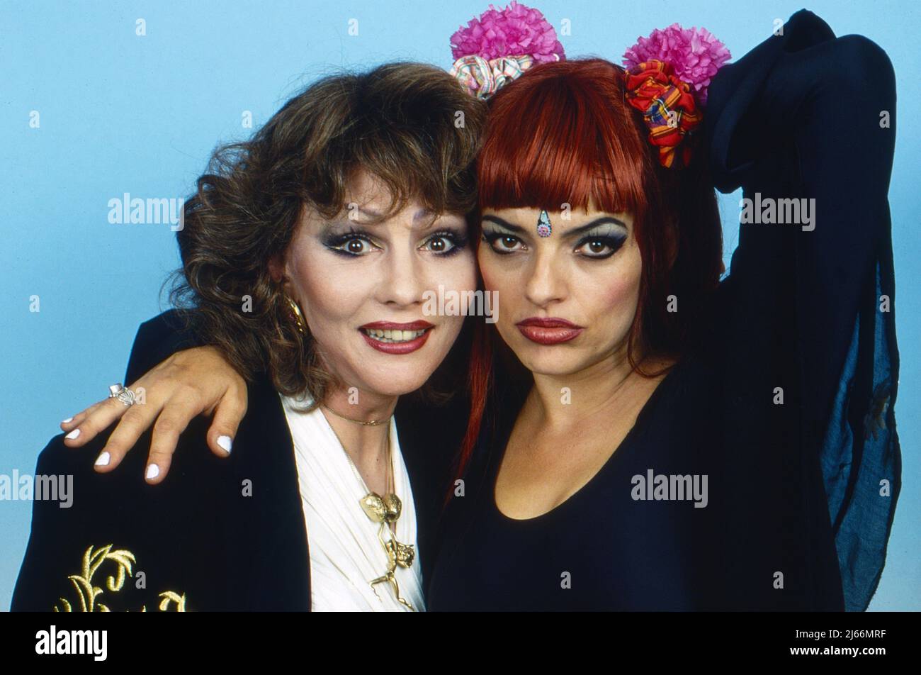 Nina Hagen, deutsche Sängerin und Schauspielerin (rechts), mit Romy ...