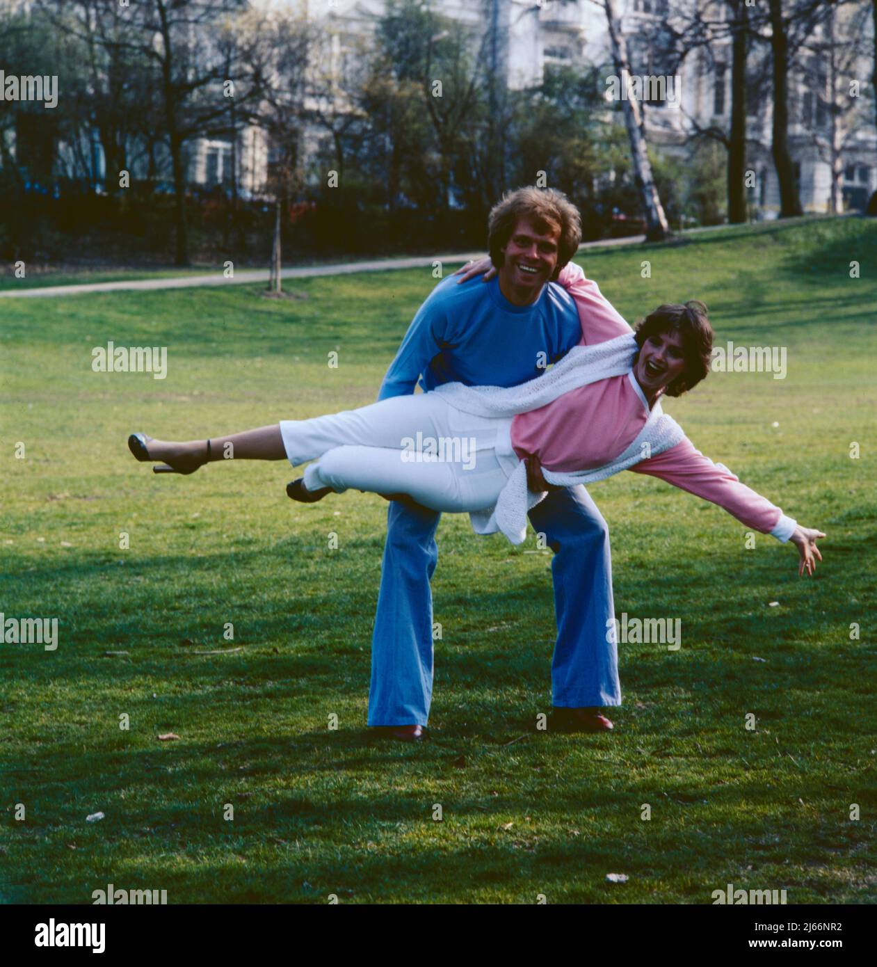 Homestory mit Schlagersänger Tony Holiday, hier mit einer Freundin im ...