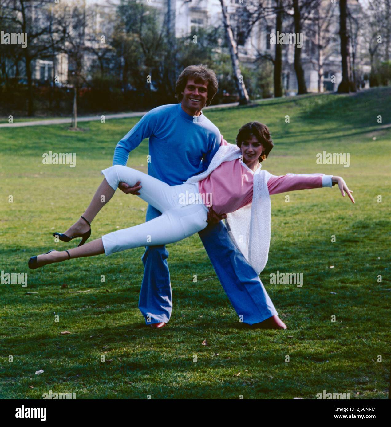 Homestory mit Schlagersänger Tony Holiday, hier mit einer Freundin im ...