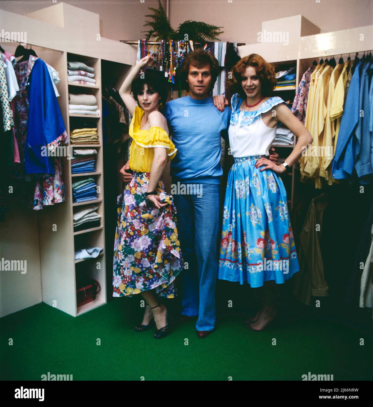 Homestory mit Schlagersänger Tony Holiday, der auch als Modedesigner ...