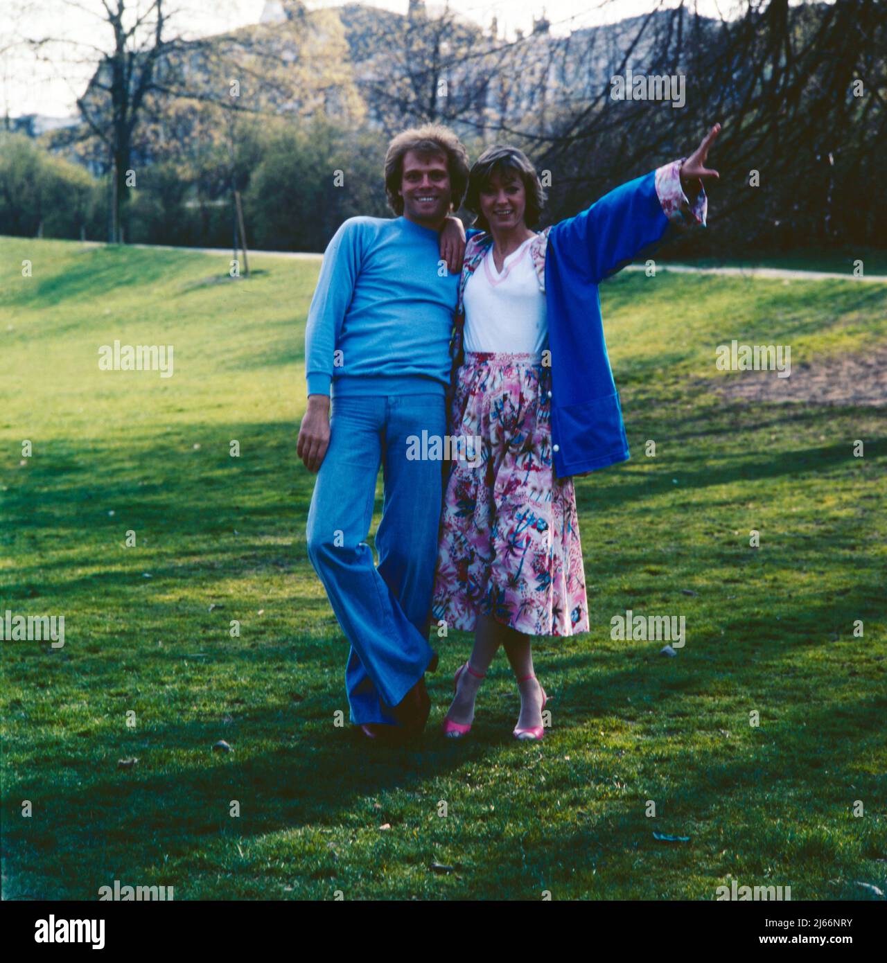 Homestory mit Schlagersänger Tony Holiday, der auch als Modedesigner ...