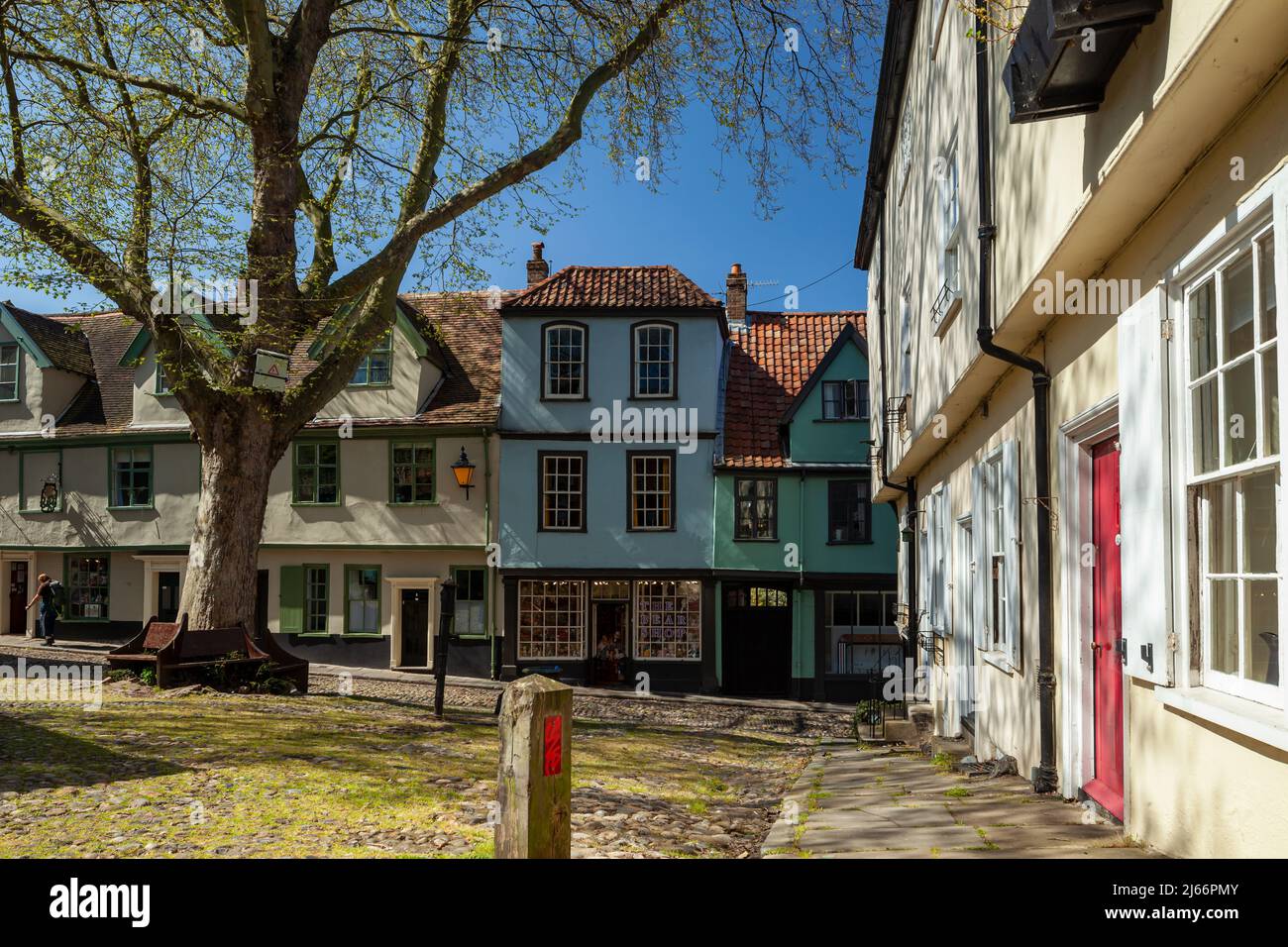 Spring afternoon on Elm Hill in Norwich, England Stock Photo - Alamy