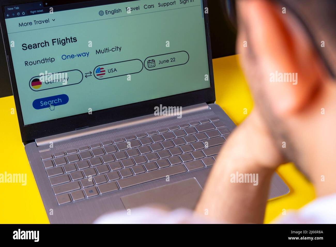 Flight search laptop hi-res stock photography and images - Alamy