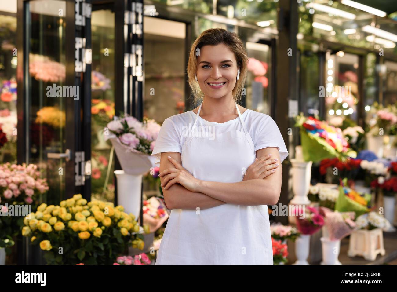 Beautiful woman florist working in her little flower shop Stock Photo ...