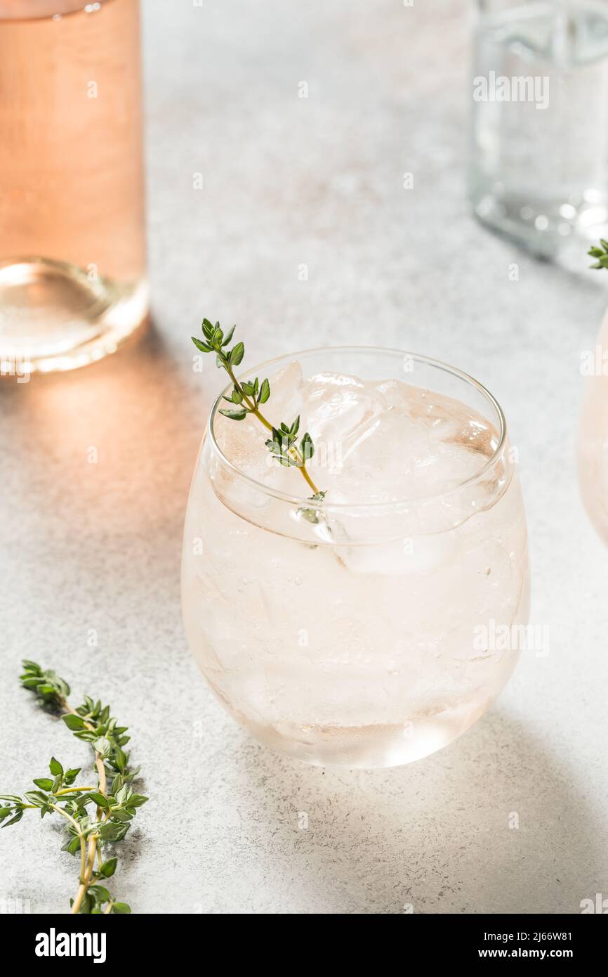 Rose wine spritzer hi-res stock photography and images - Alamy