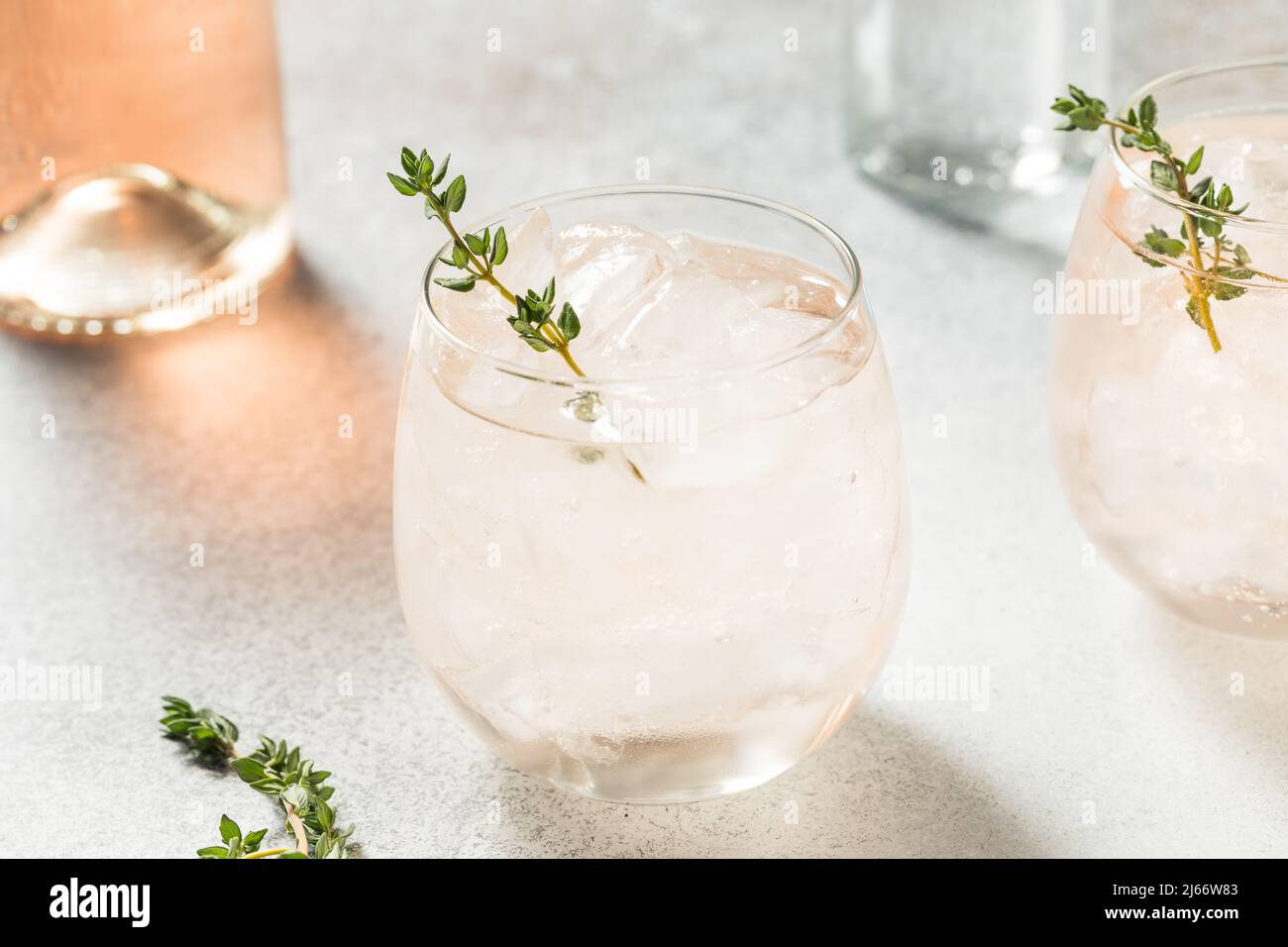 Rose wine spritzer hi-res stock photography and images - Alamy