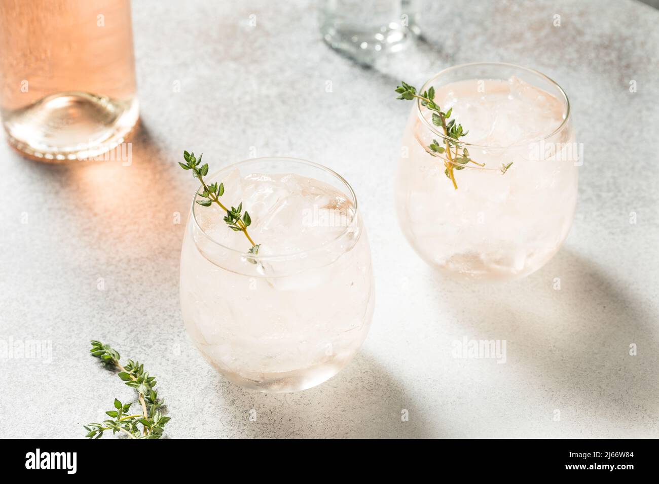 Rose wine spritzer hi-res stock photography and images - Alamy
