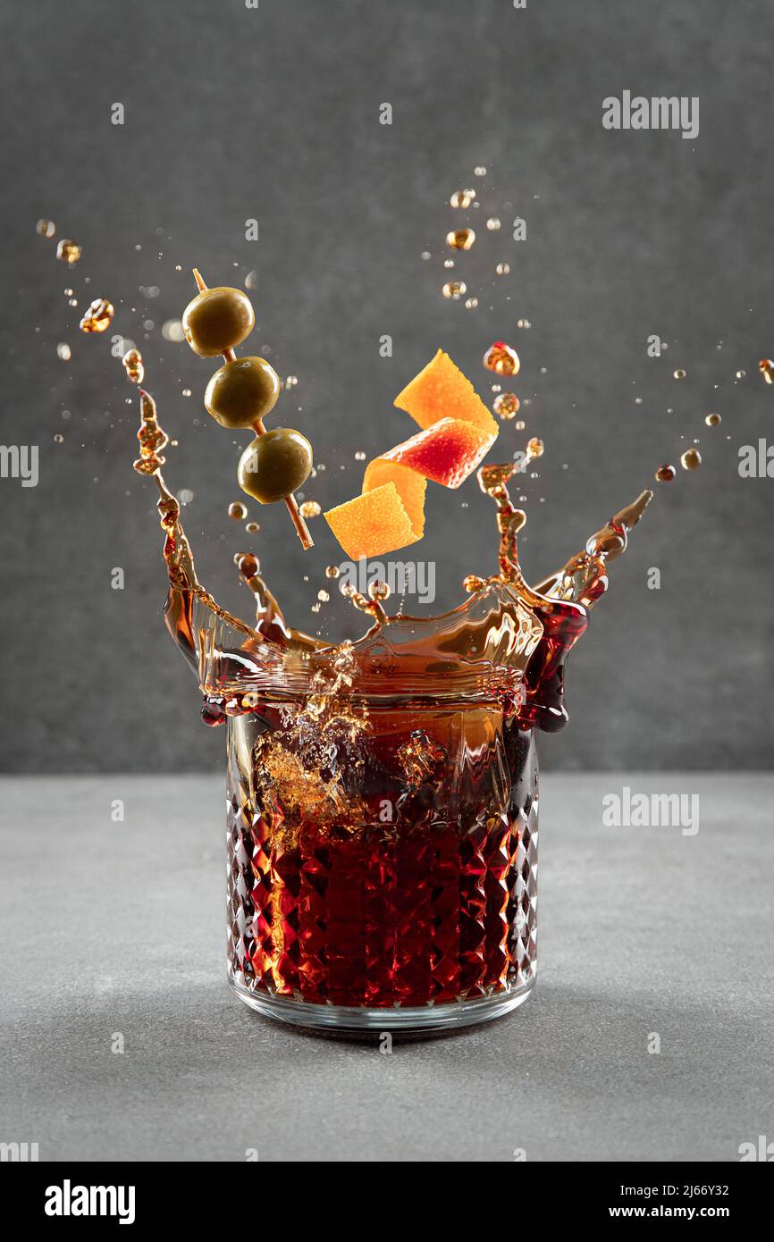 Martini cocktail falling drops hi-res stock photography and images - Alamy