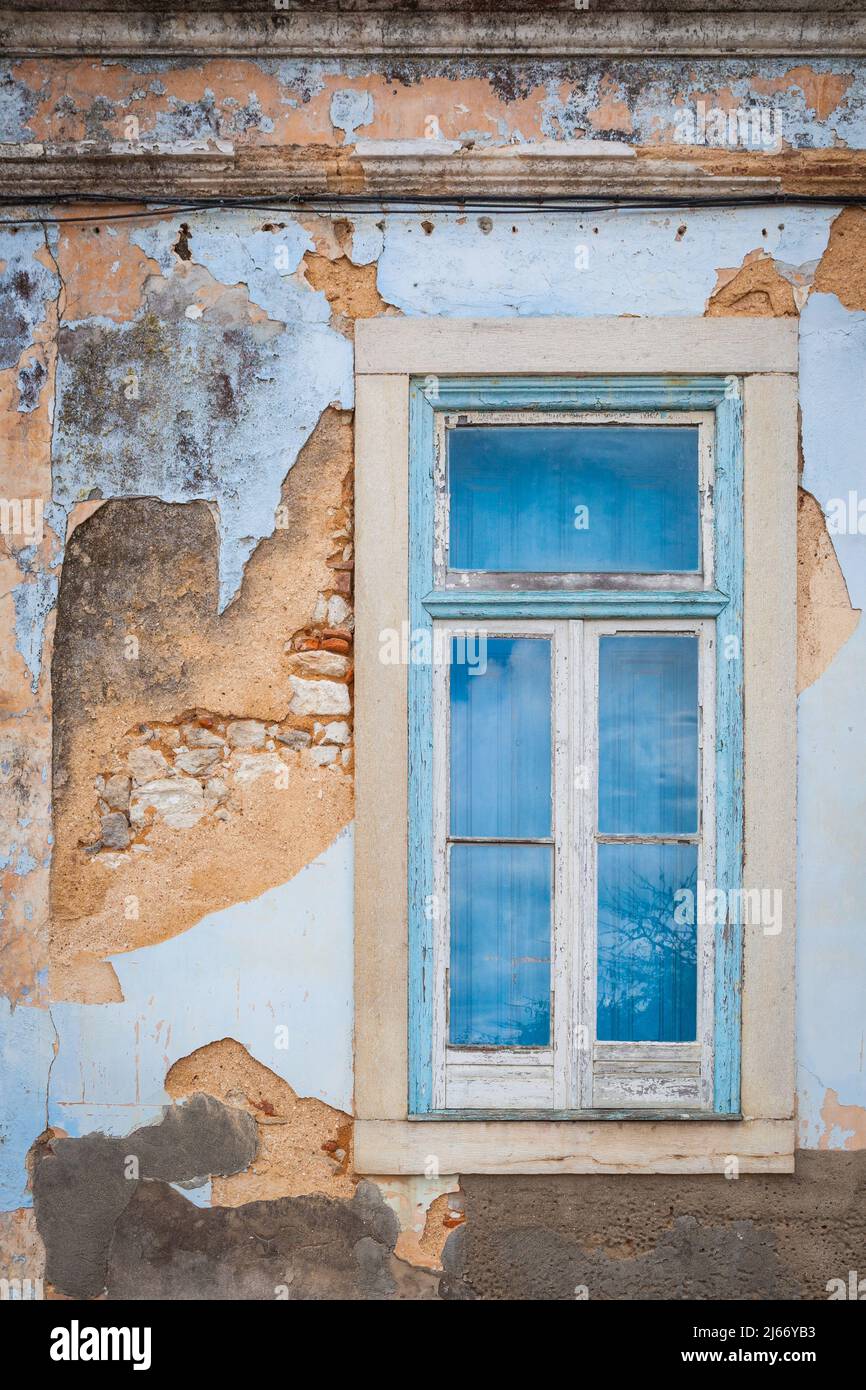 Broken house hi-res stock photography and images - Alamy
