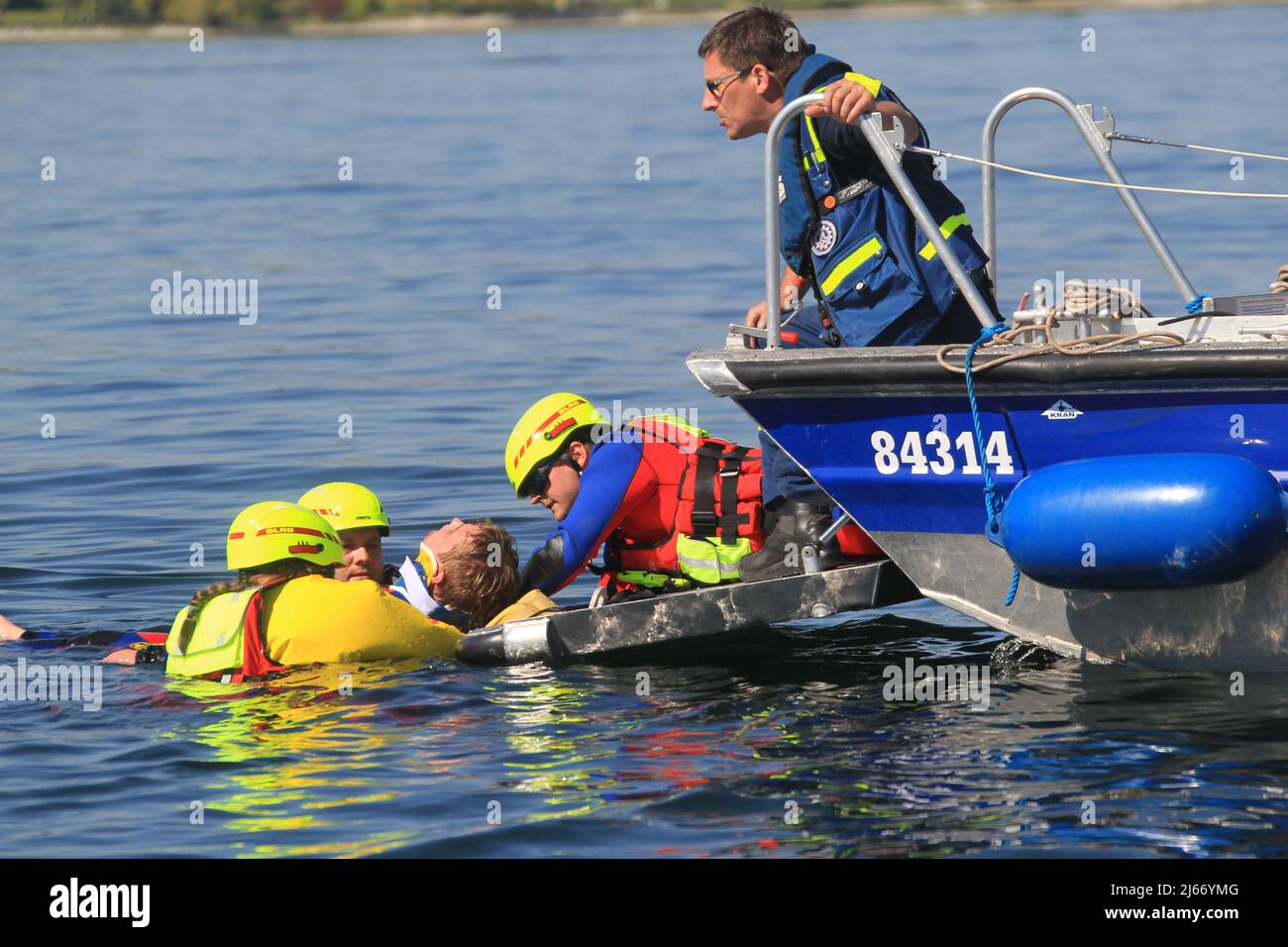 Konstanz, Germany. 28th Apr, 2022. Helpers from the German Lifesaving ...