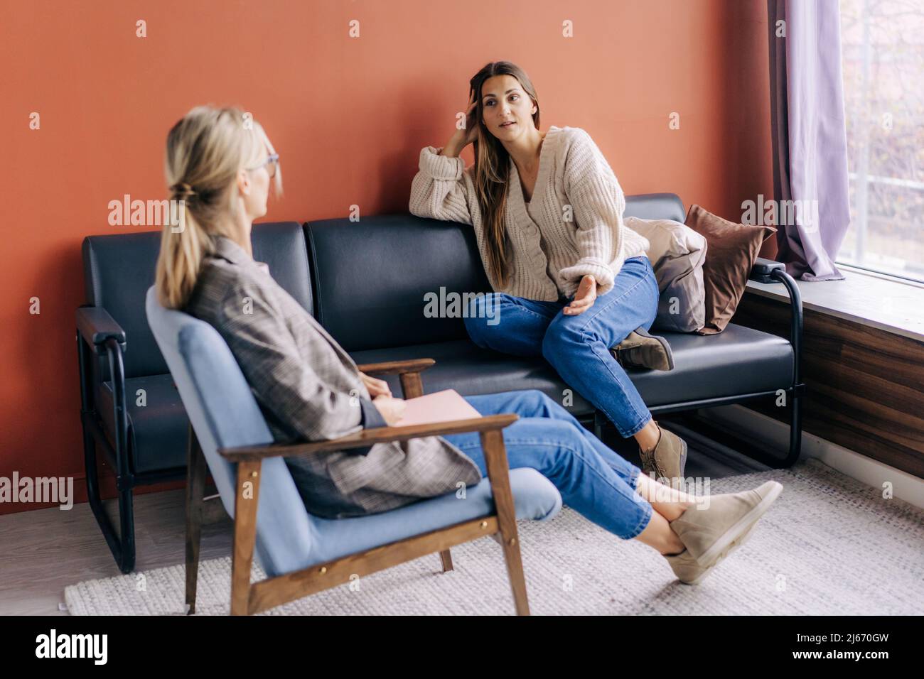 Psychological support hi-res stock photography and images - Alamy