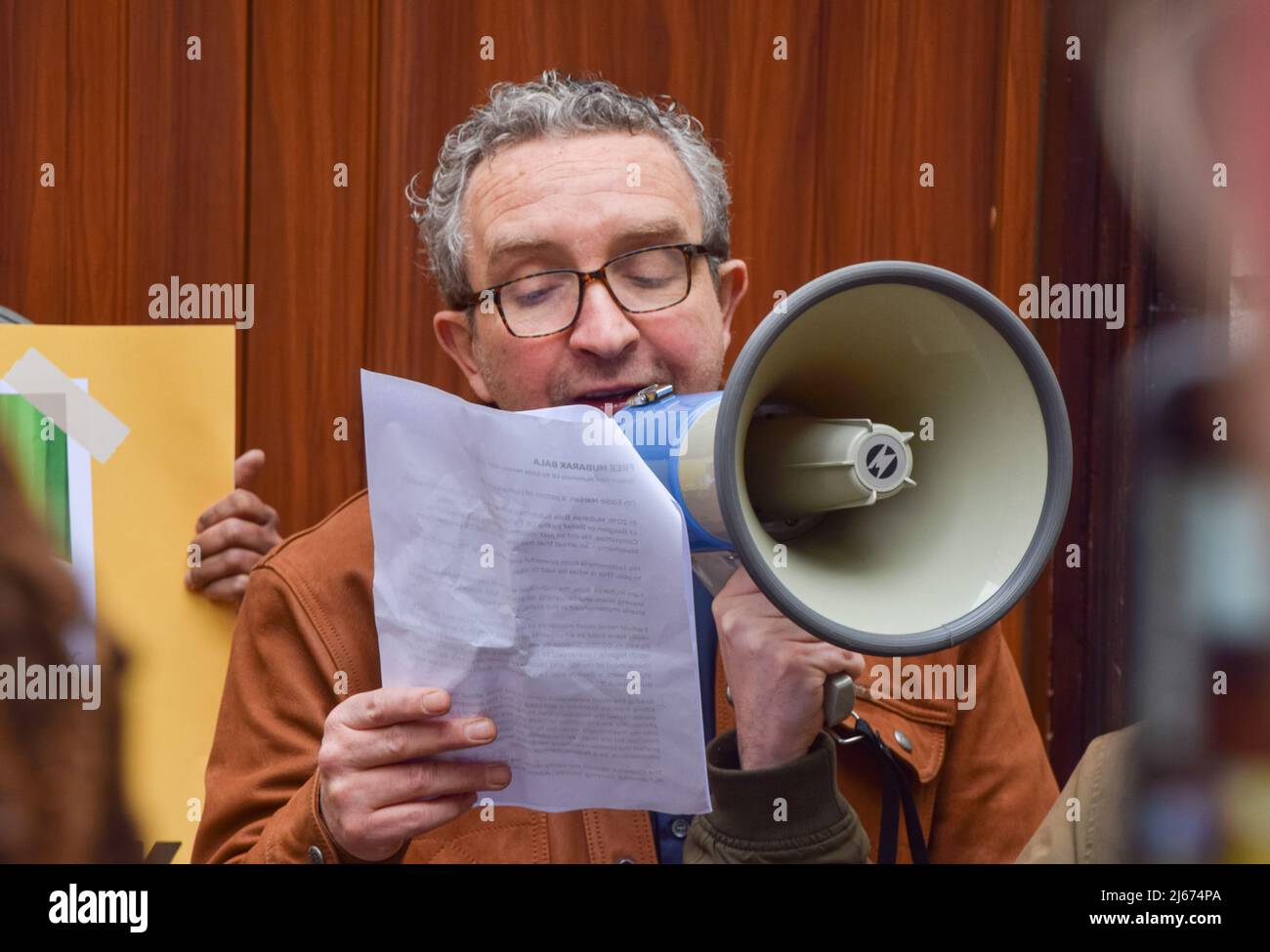 London, UK. 28th April 2022. Actor Eddie Marsan reads a letter from ...