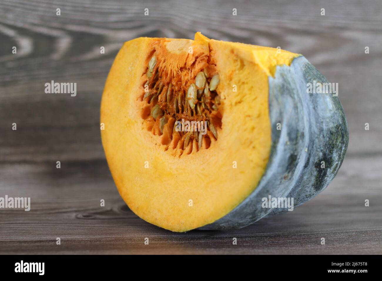Whole sliced butternut squash hi-res stock photography and images - Alamy