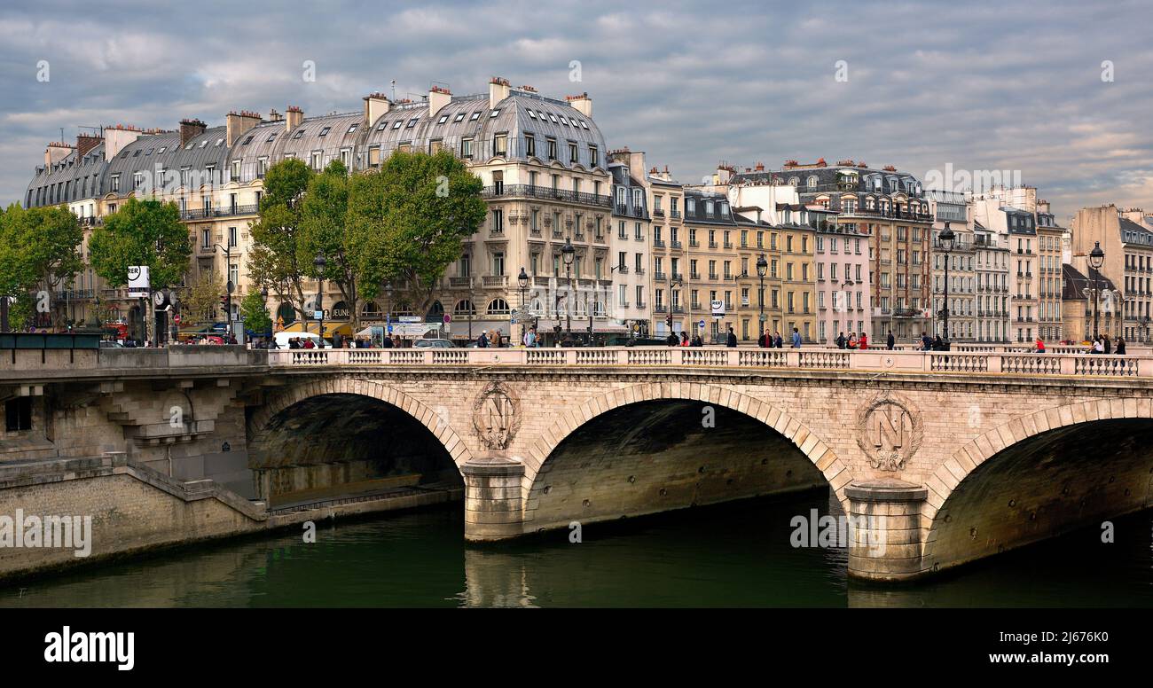 Pont Saint-Michel in Paris Stock Photo - Alamy