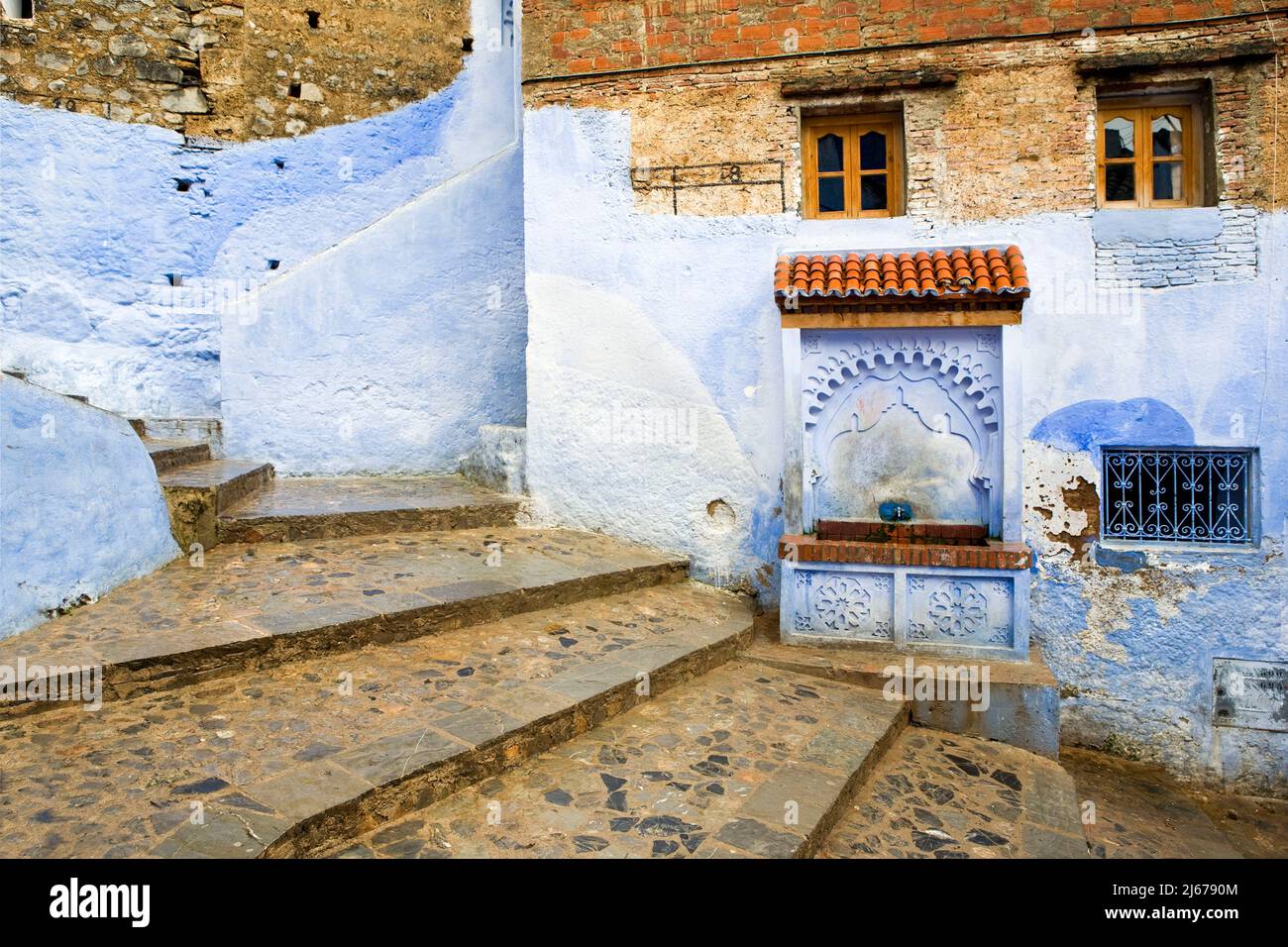 Walkway in the blue city of morocco hi-res stock photography and images ...