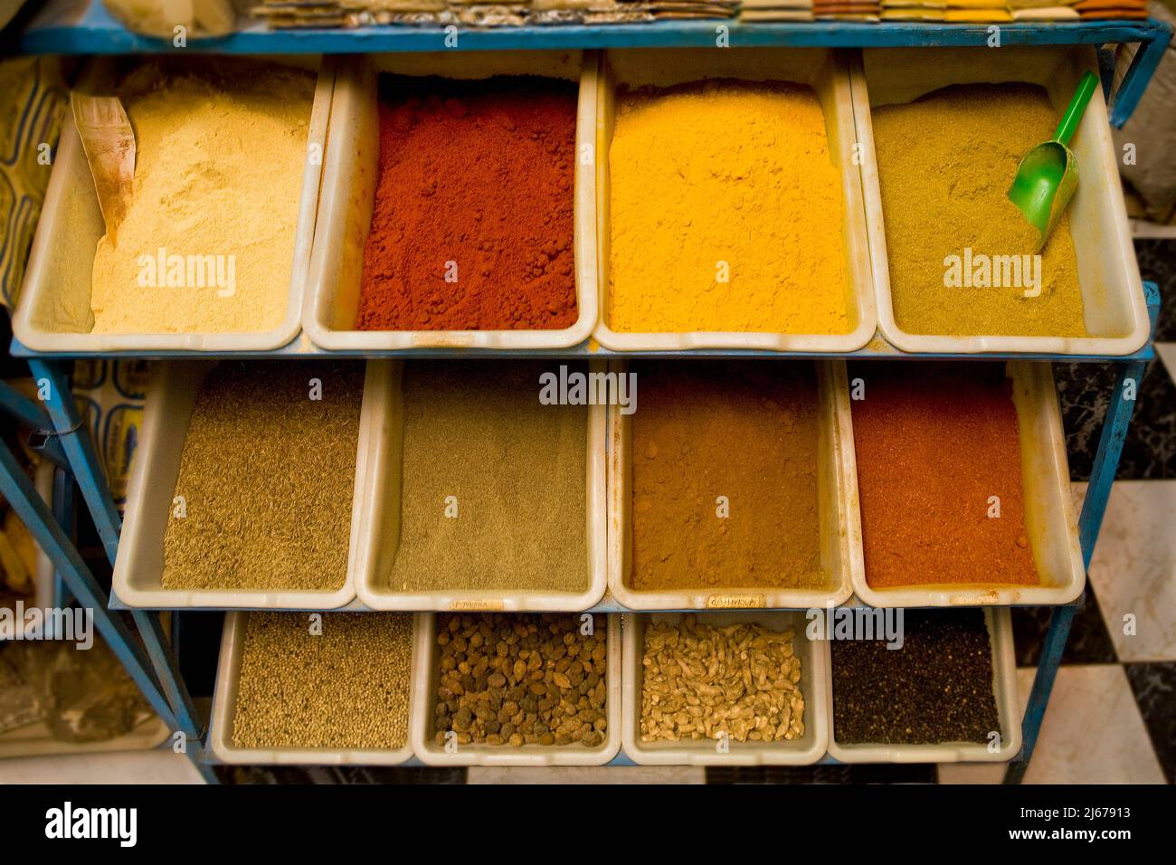 Spice market morocco scoop hi-res stock photography and images - Alamy