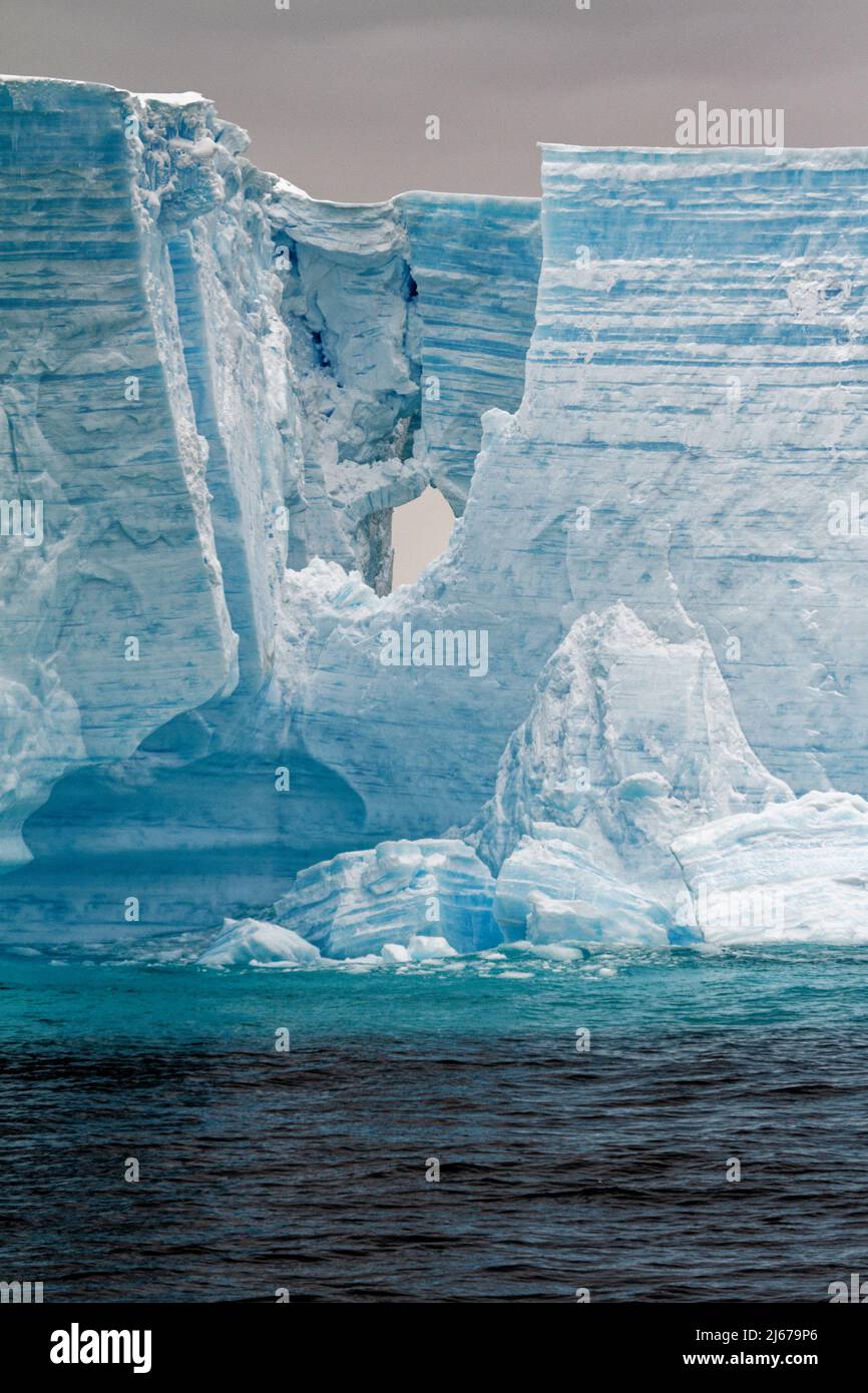 Antarctica, Antarctic Peninsula, Palmer Archipelago, Neumayer Channel ...