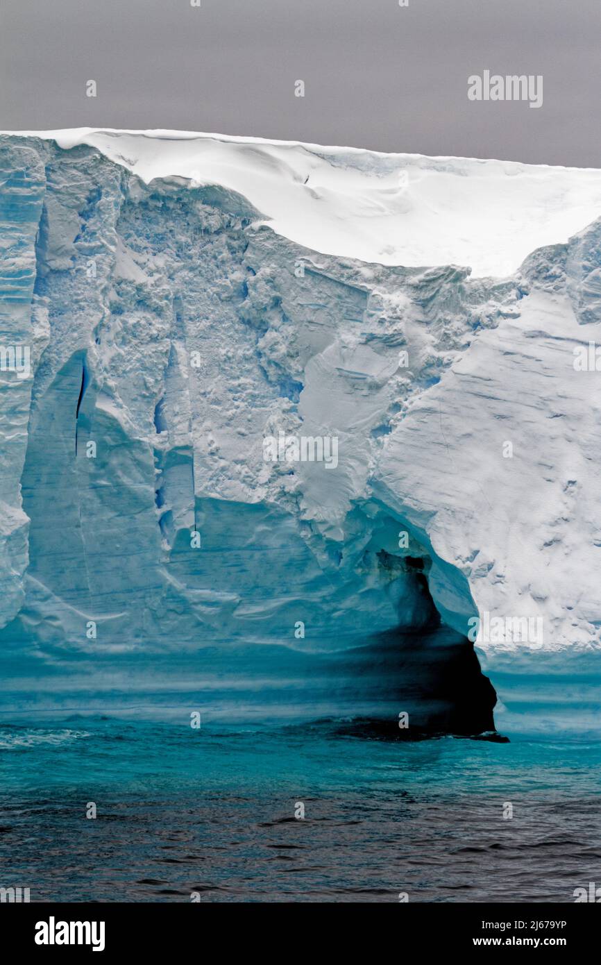 Antarctica, Antarctic Peninsula, Palmer Archipelago, Neumayer Channel ...