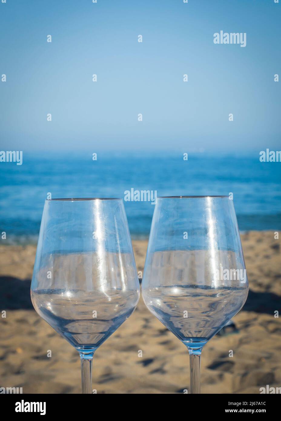 Glass of glass in front of the beach the beach Stock Photo - Alamy