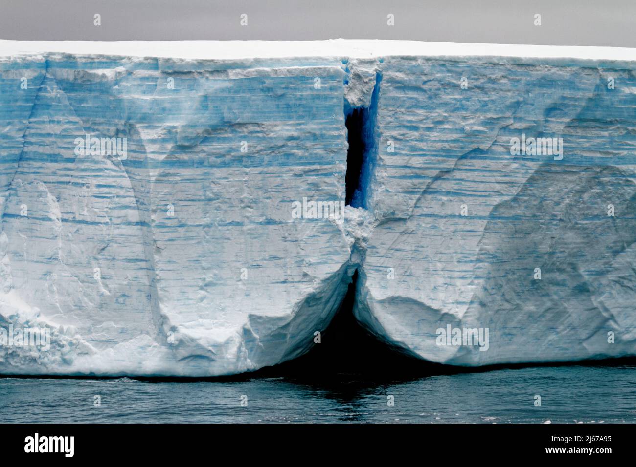 Antarctica, Antarctic Peninsula, Palmer Archipelago, Neumayer Channel ...