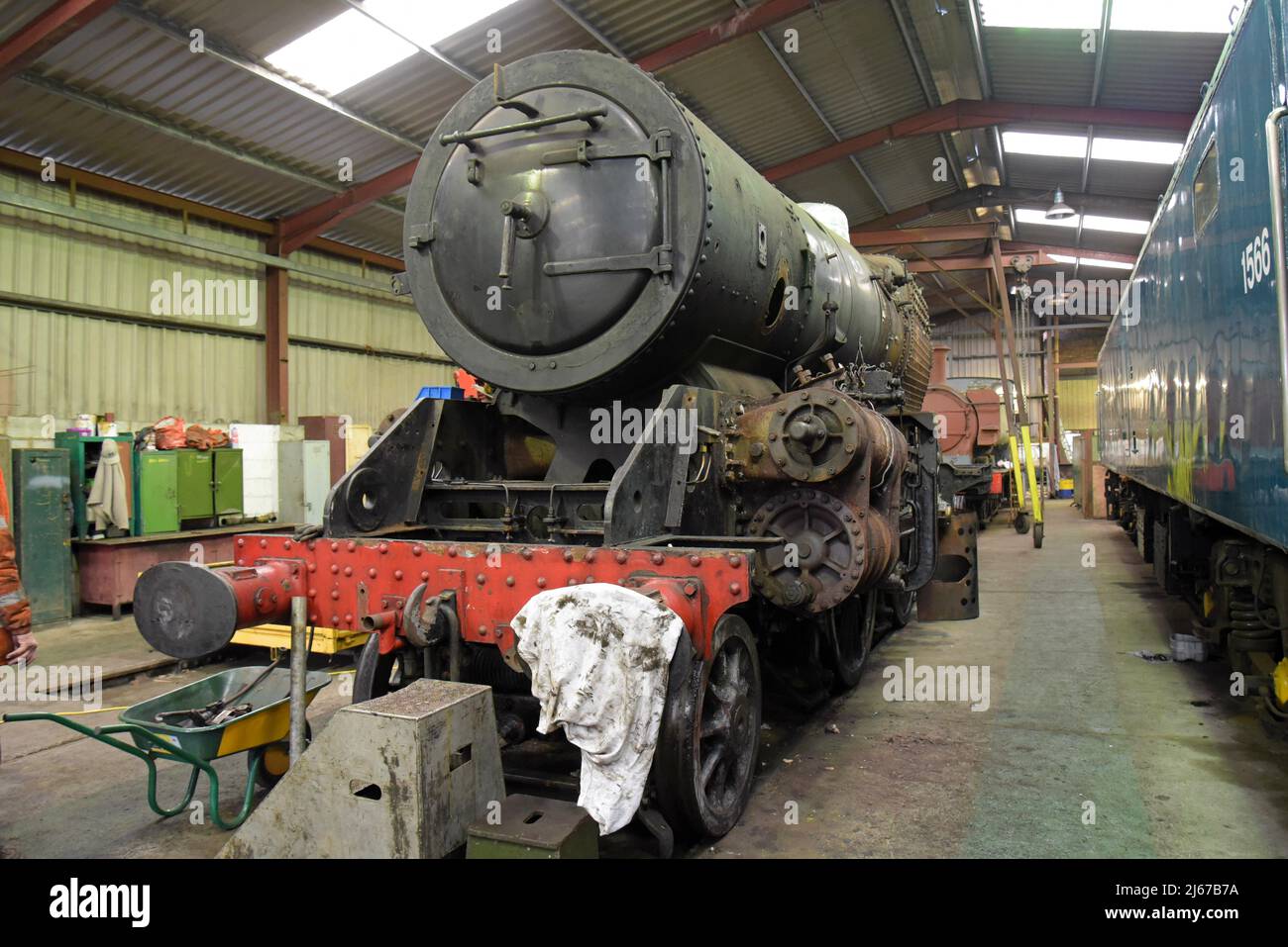 Standard 4 tank hi-res stock photography and images - Alamy